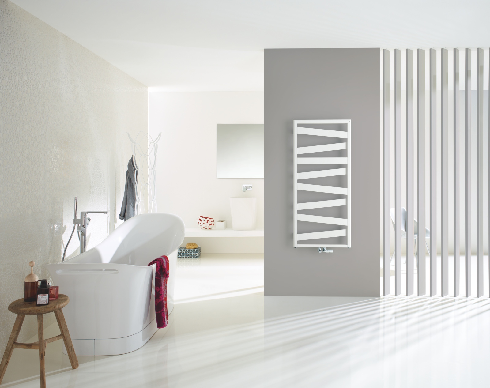 Zehnder Ribbon Electric towel radiator. 1291mm x 500mm. Chrome finish ...
